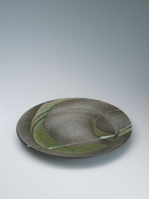 Large dish with ash glaze. (Koichiro Takeuchi) - GALLERY JAPAN ...